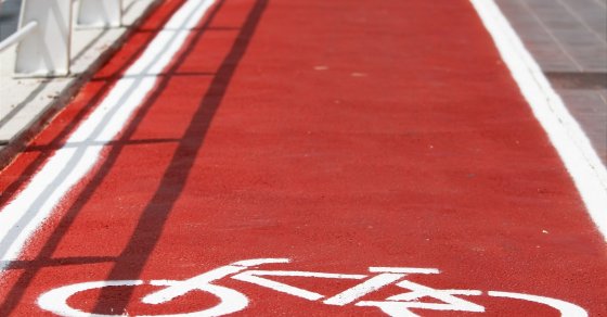 Marking of asphalt cycle paths | Helios